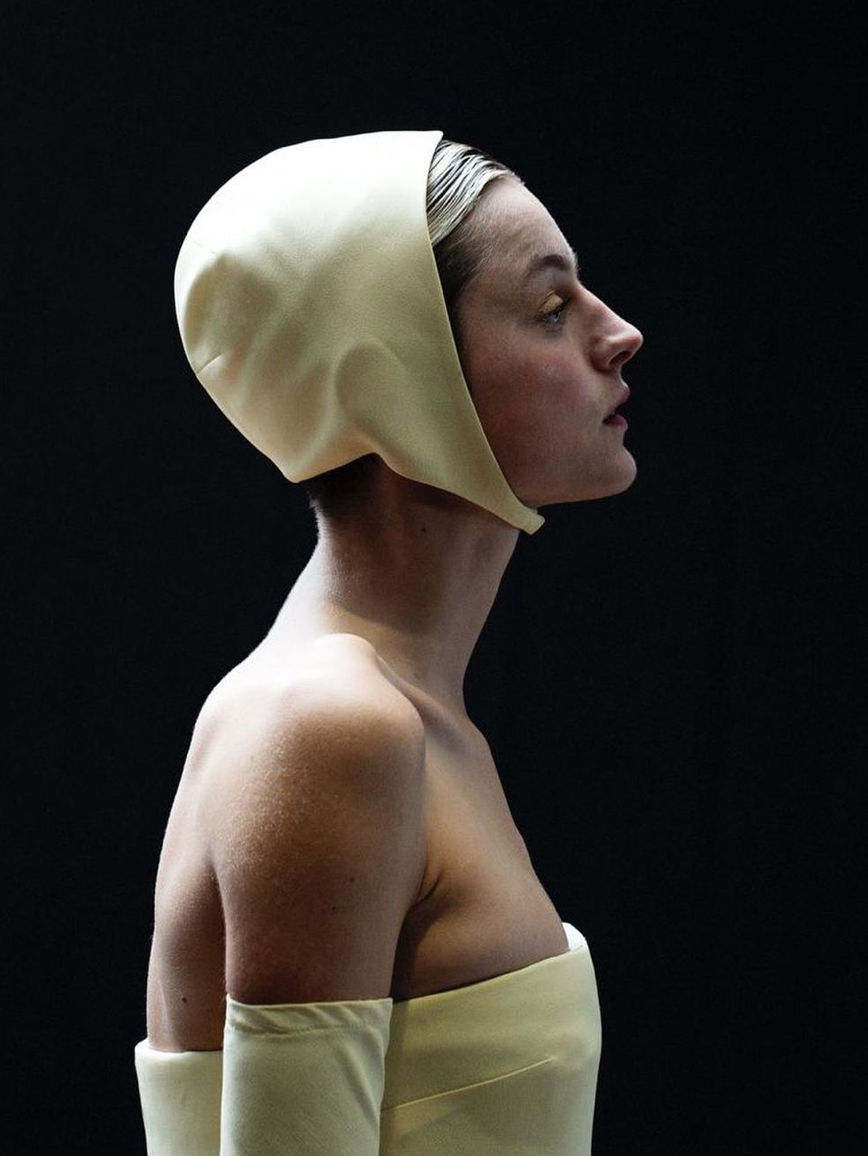 'เอ็มมา คอร์ริน' พลิกโฉมเจ้าหญิงไดอาน่าสู่แฟชั่นลุคงาน Emmy Awards สุด ...