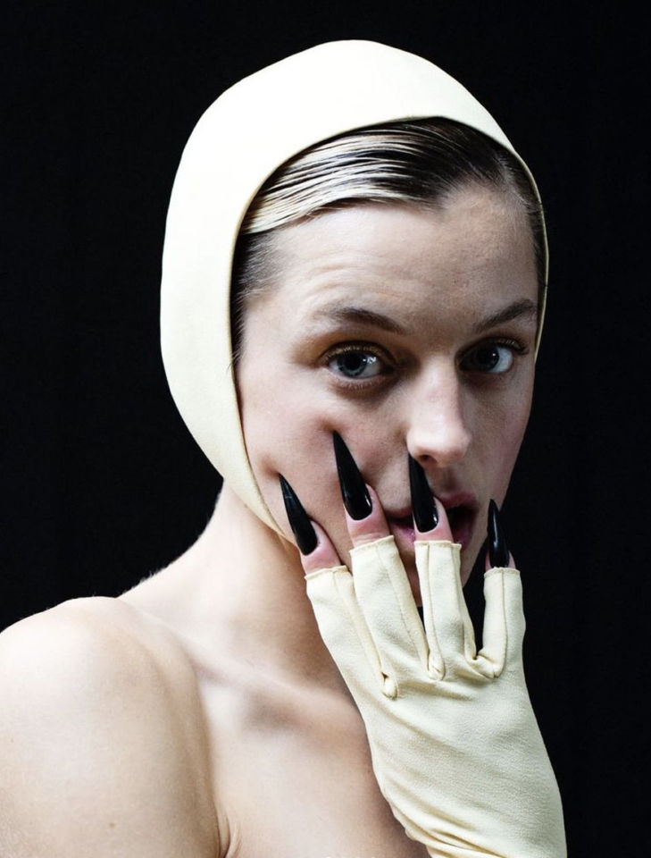 'เอ็มมา คอร์ริน' พลิกโฉมเจ้าหญิงไดอาน่าสู่แฟชั่นลุคงาน Emmy Awards สุด ...