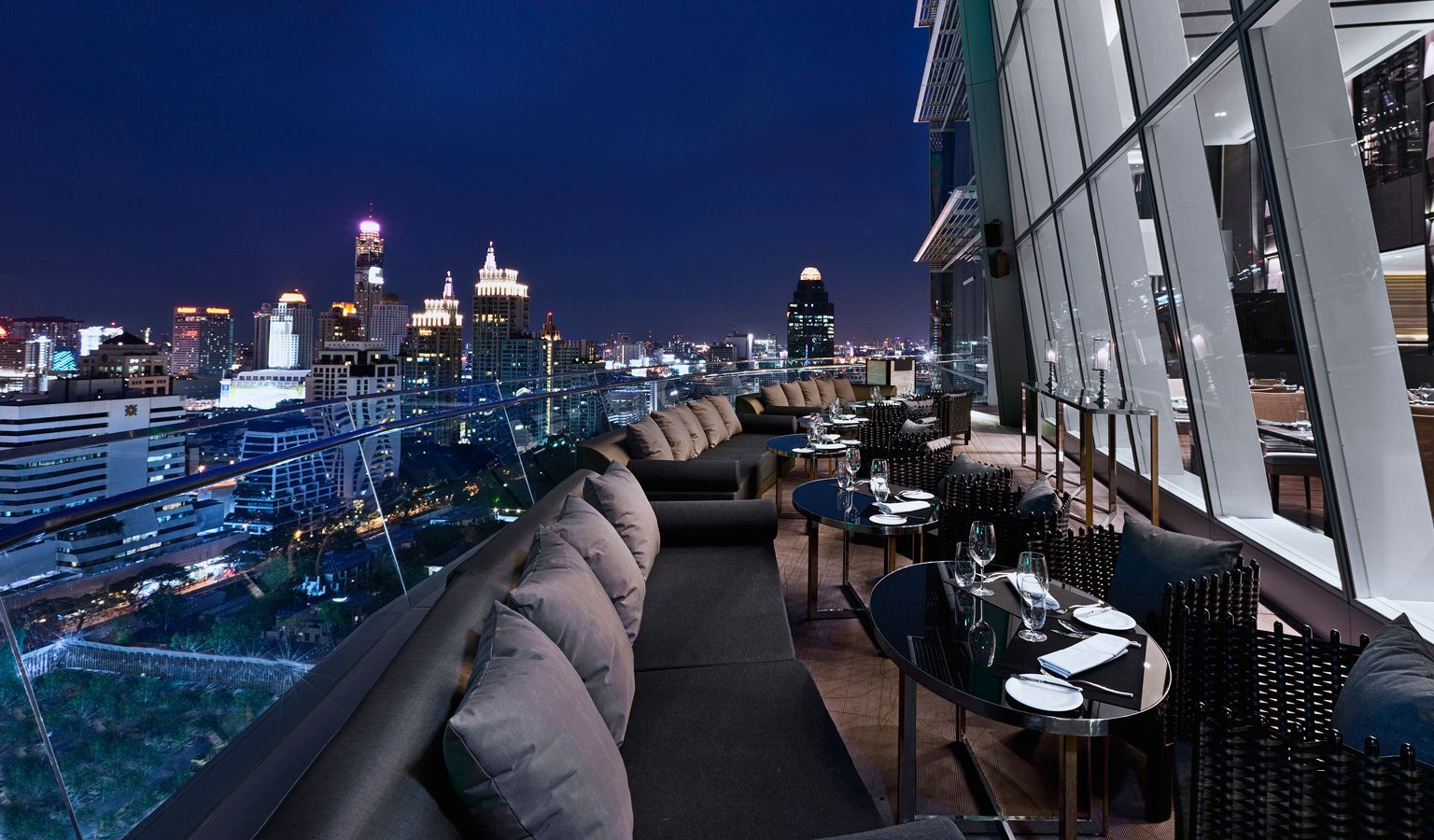 ร้านอาหารหรูในกรุงเทพฯ สัมผัสความหรูหราในมื้อค่ำสุด Luxury ได้แล้ว!