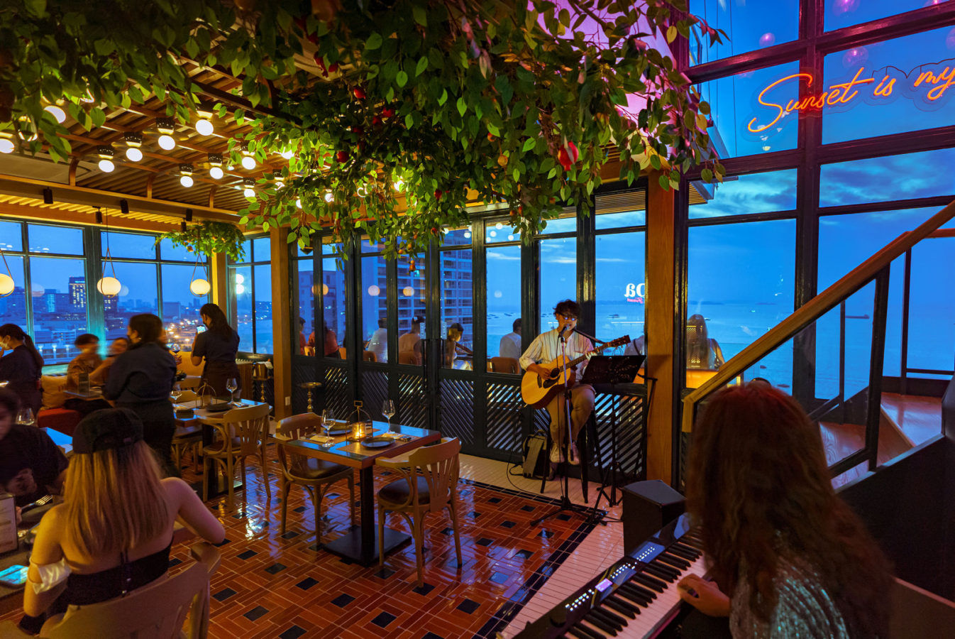 ร้านอาหาร Rooftop ที่พัทยา อร่อยในสไตล์อาหาร Asian กับร้าน Pippa