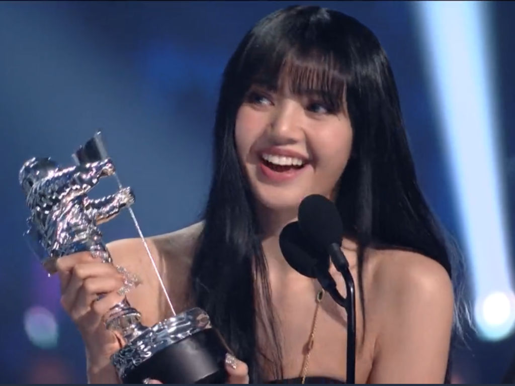 Lisa สร้างประวัติศาสตร์ คว้ารางวัล Best K-POP จากงาน VMAs 2022