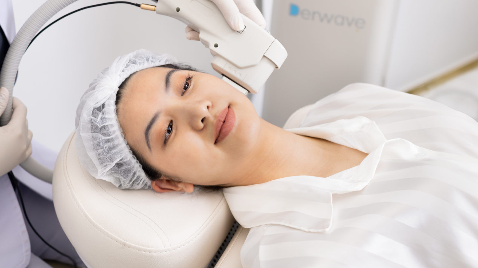 "THE KLINIQUE" ชวน ทำโปรแกรมผิวใสหน้าวีแบบเร่งด่วนรับปีใหม่!