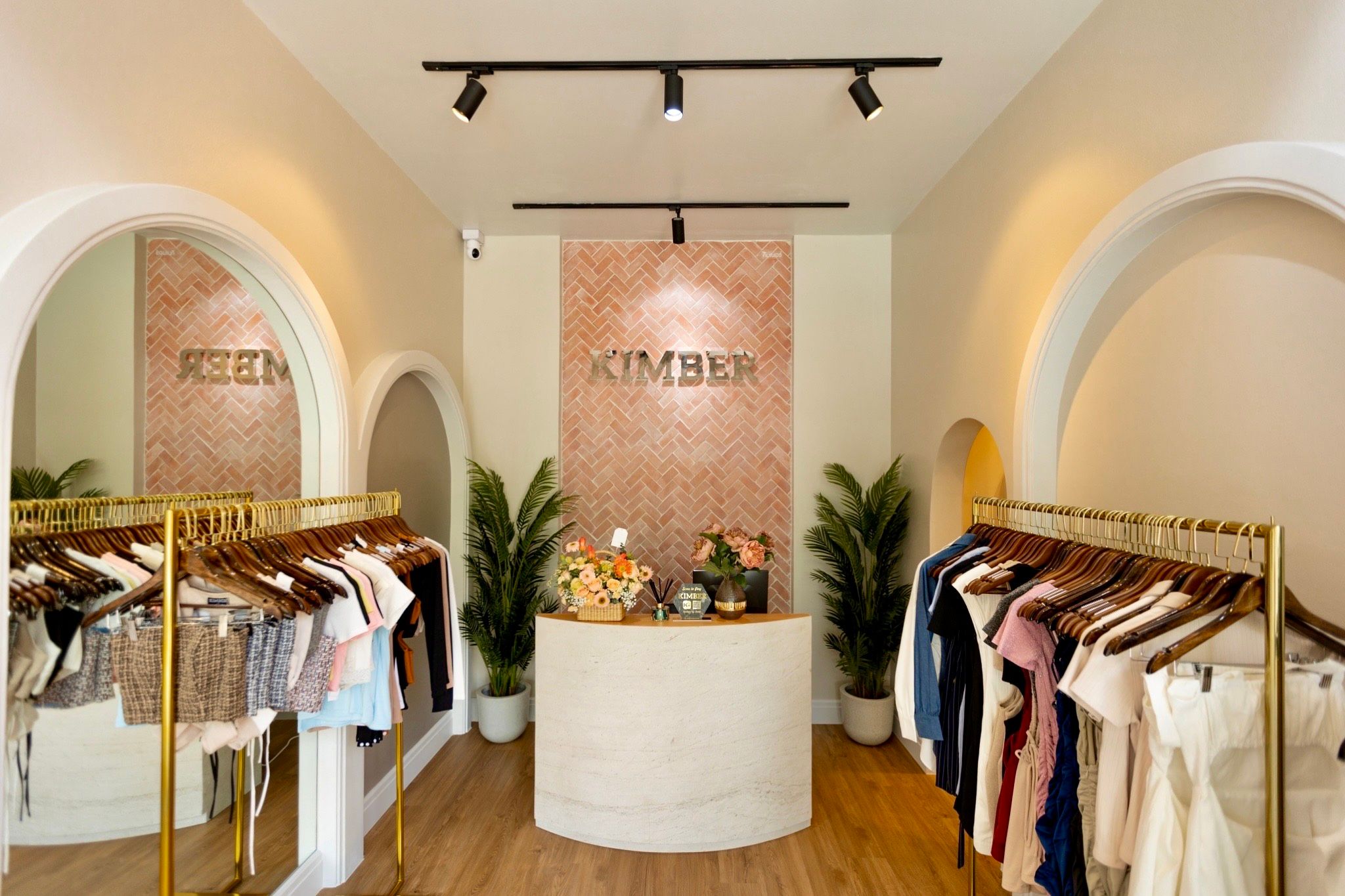 Kimber Store เปิดตัวห้องเสื้อสุดหรู แบรนด์ของคุณ แพท ภิรญา สิงหะ