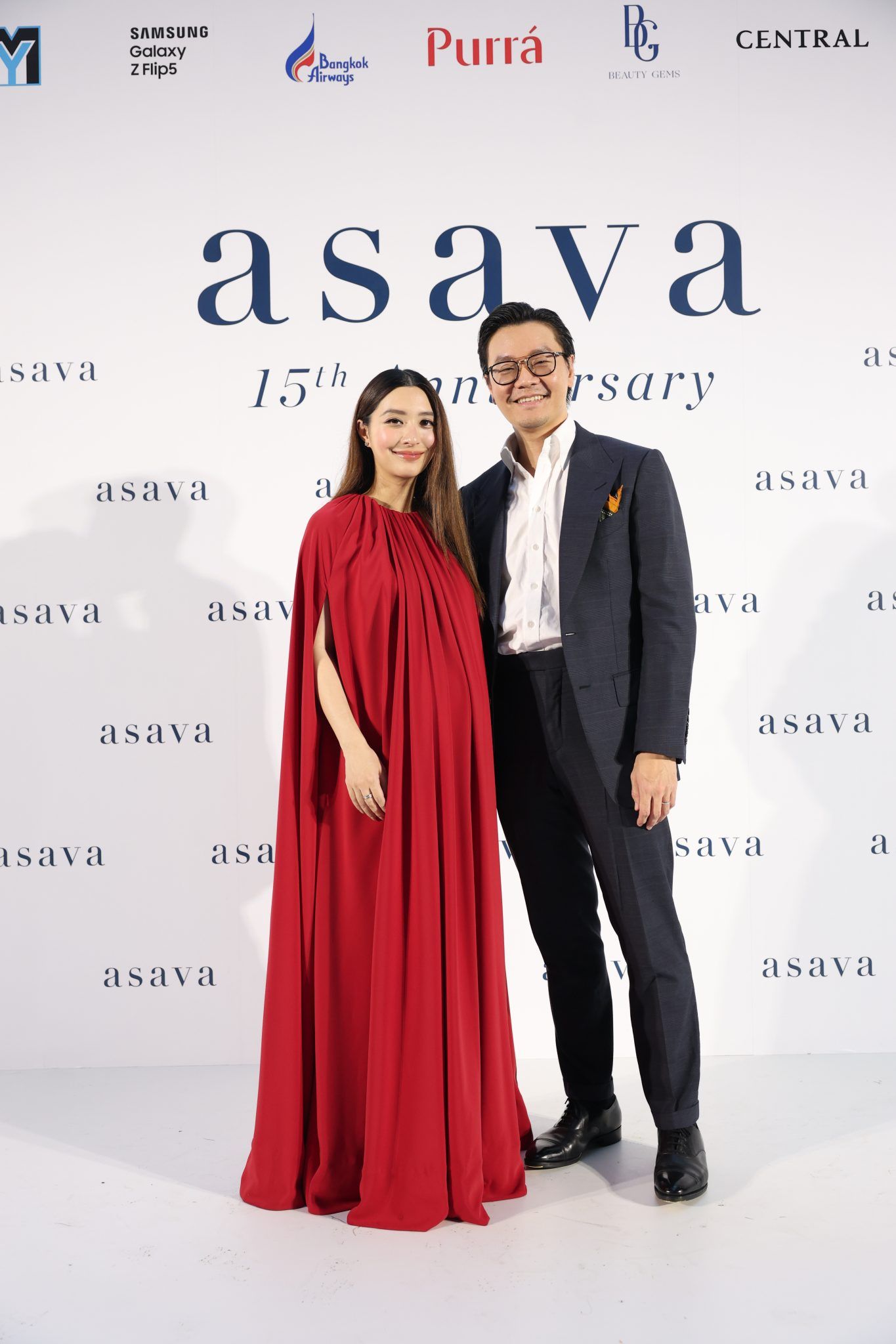 แฟชั่นโชว์ 15 ปีของ ASAVA คับคั่งไปด้วยเซเลบคนดังกว่าครึ่งวงการ!