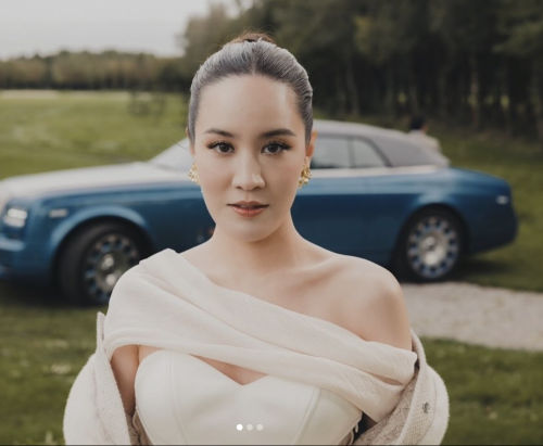 ส่อง 5 ชุดพรีเวดดิ้ง 'คุณออย-นันทิสา ตันยงค์เวช' ว่าที่เจ้าสาวคิงพาวเวอร์