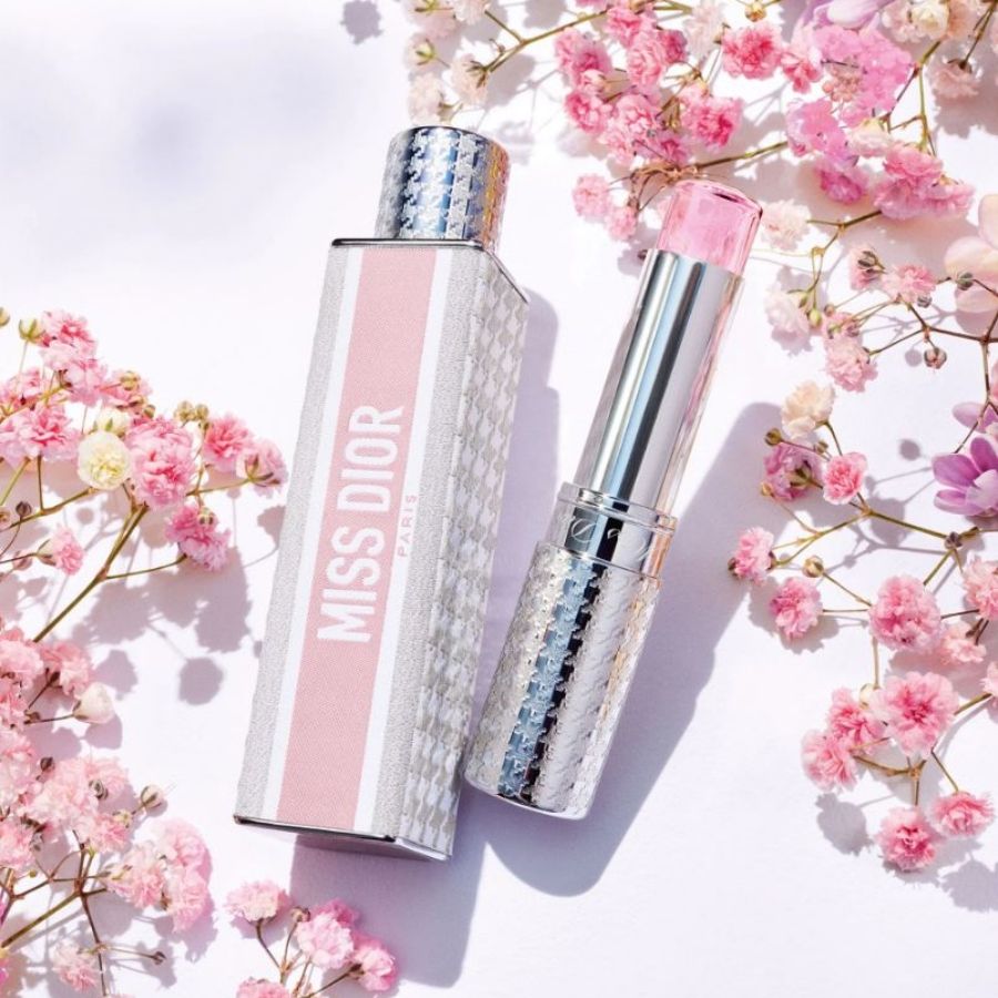 Perfume Balm หยิบง่าย ใช้สะดวก ไว้เพิ่มความหอมสดชื่นระหว่างวัน