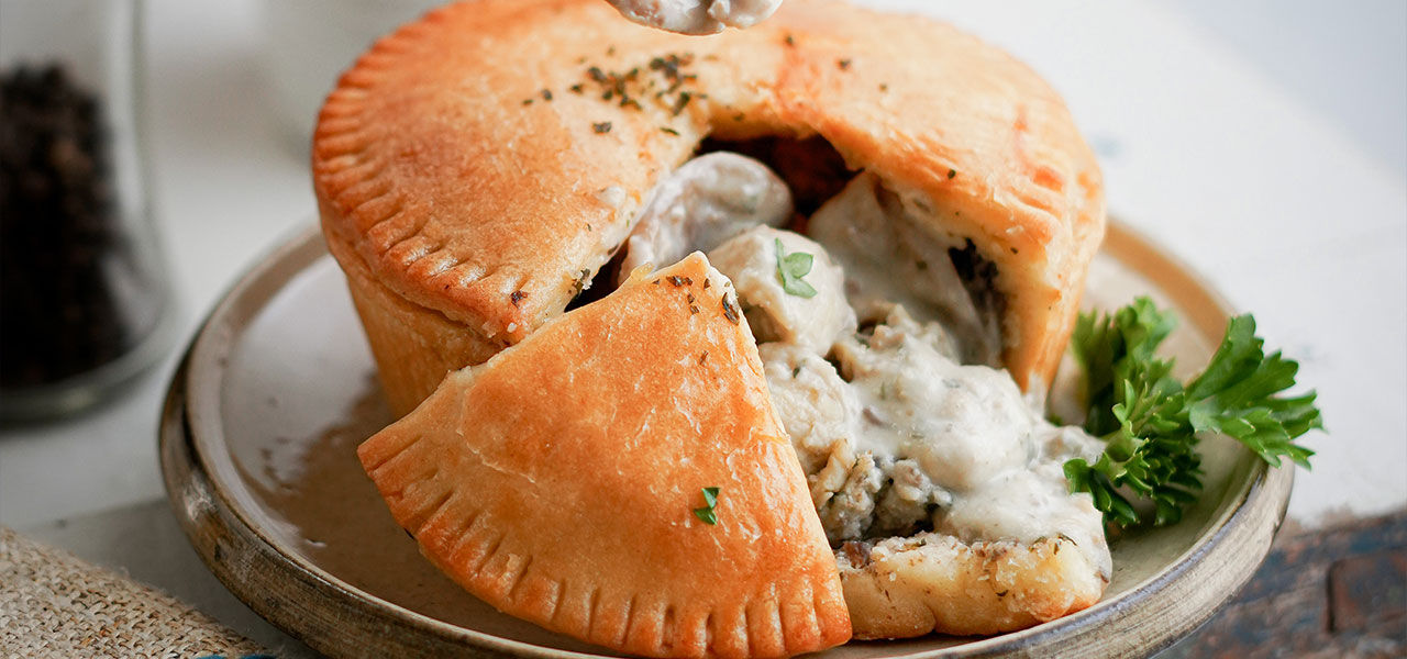 พ็อทพายไก่ใส่เห็ดแชมปิญอง | HELLO! Magazine Thailand