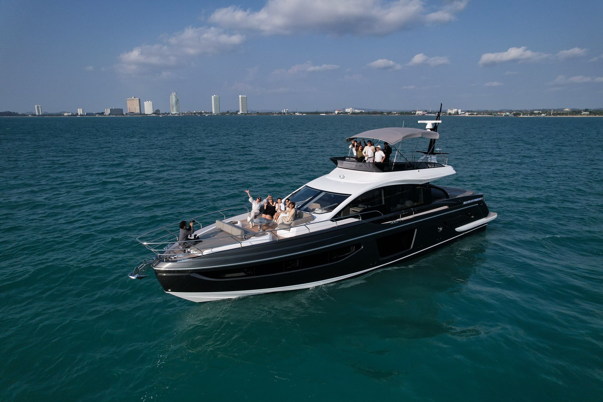 Azimut ‘The New S7’ เรือยอทช์สปอร์ตหรูหรา มีอะไรที่ใหม่ที่คุณต้องรู้