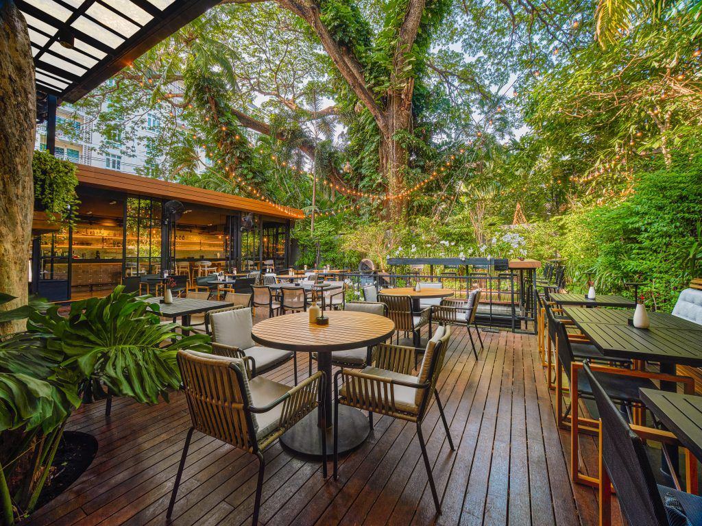 โอเอซิสสวนหลังบ้านแห่งใหม่ของชาวสาทร "Take Eat Easy"