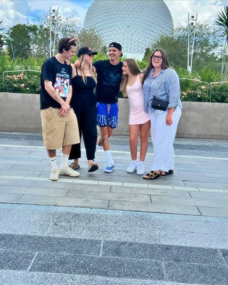 ลูกชายเบ็คแฮม และน้องสาวคนเล็ก หนีเที่ยวโลกดีสนีย์ในวันสบาย ๆ