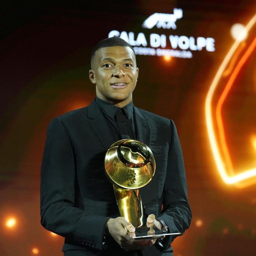 Kylian Mbappe กับ แฟชั่นนอกสนามในสไตล์ไอคอนโลกฟุตบอล