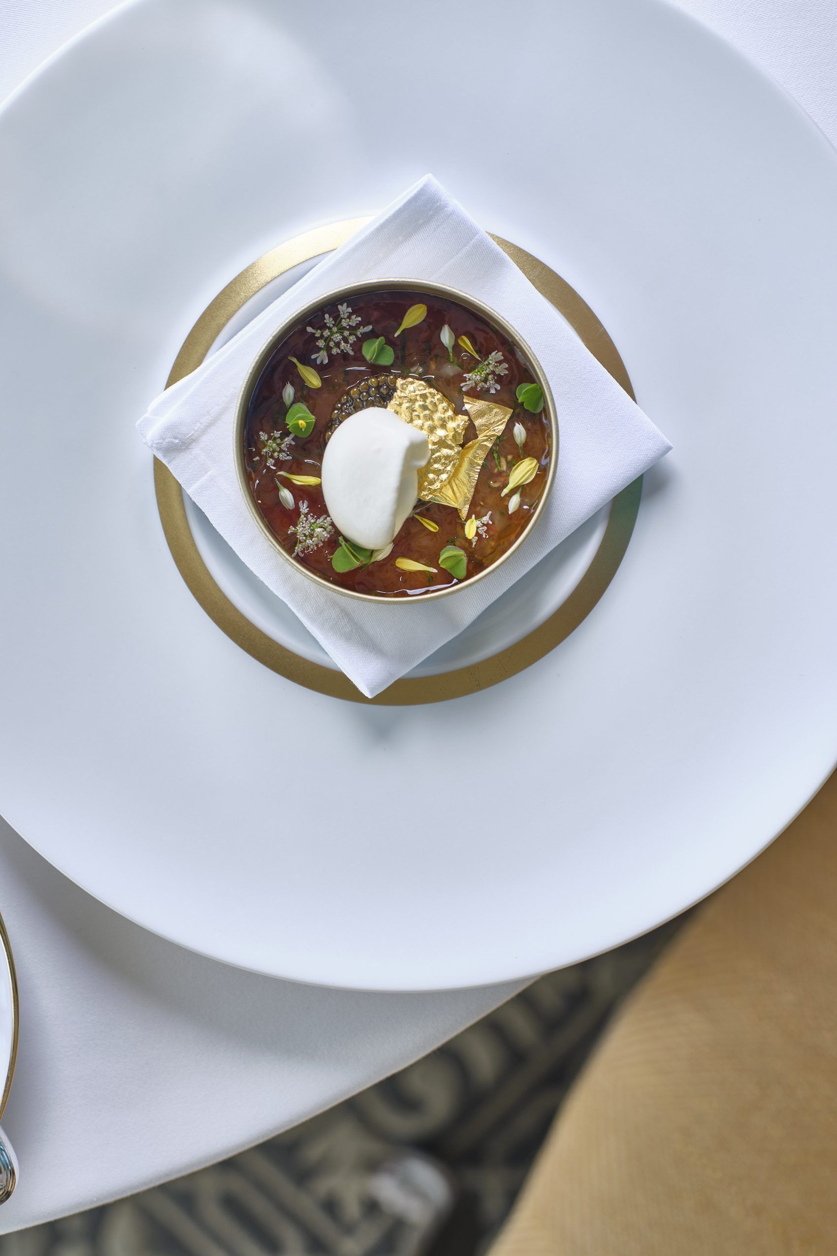 Alex Dilling ร่วม Le Normandie การคอลแลปของเชฟมื้ออาหารอันหรูหรา