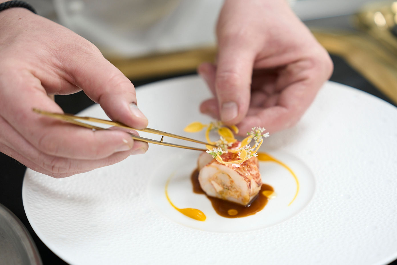 Alex Dilling ร่วม Le Normandie การคอลแลปของเชฟมื้ออาหารอันหรูหรา