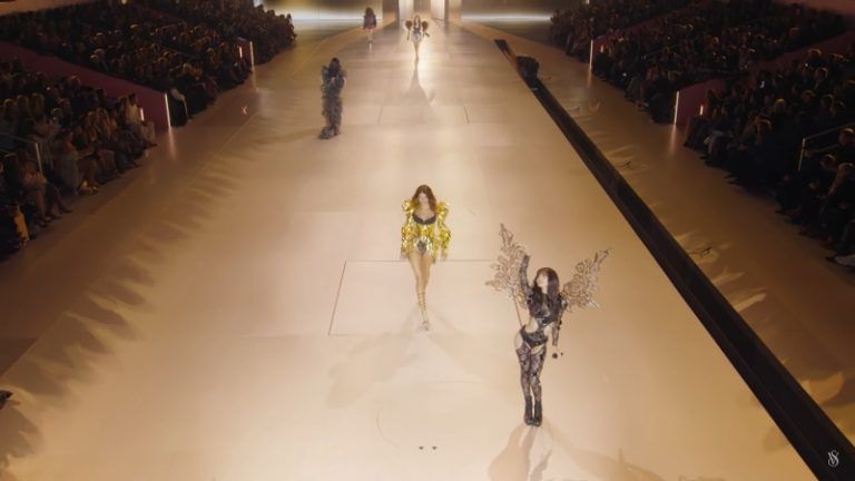 Victoria's Secret Fashion Show 2024 ปีกพร้อม Lisa Blackpink พร้อม